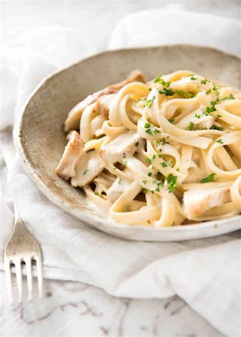 One Pot Chicken Alfredo Pasta Recipetin Eats