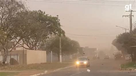 Vendaval Cidades Cobertas Por Poeira E Chuva De Granizo Clima Vira Na