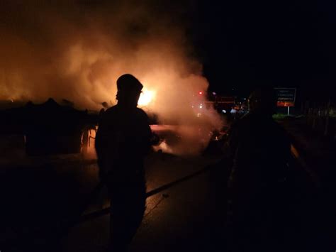 Quatro pessoas morrem em grave acidente entre carreta e caminhão na BR
