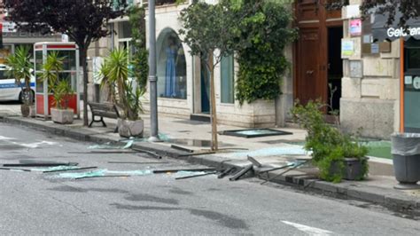 Messina Tragedia Sfiorata Sul Viale San Martino Infissi Volano In