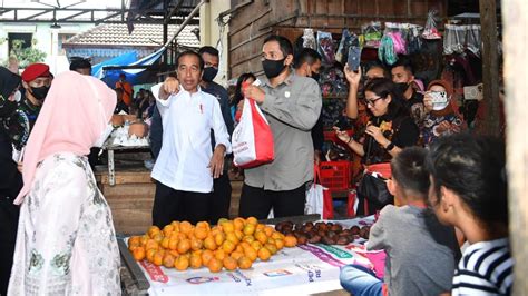 Presiden Jokowi Ajak Pemred Blusukan Ke Pasar Di Kota Medan