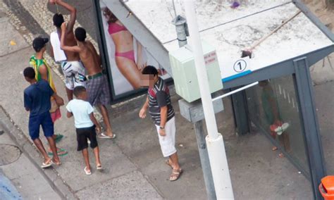 Série de fotos mostra flagrante de dois assaltos em mesmo ponto de