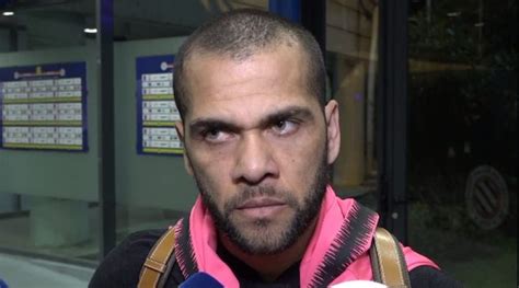 Esposa De Daniel Alves Publica Carta Confirmando Fim Do Casamento