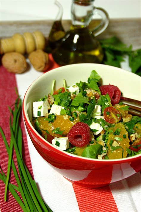 Cinco Quartos De Laranja Uma Salada Colorida Sabores Diferentes