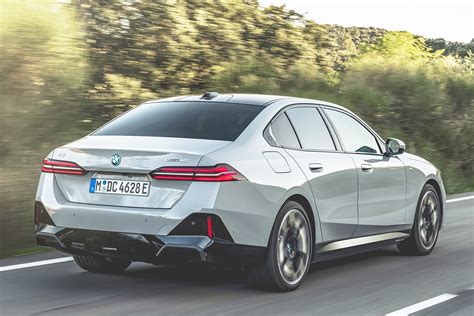 Yeni BMW 5 Serisi Elektrikli Kardeşi ile Birlikte Tanıtıldı Otomobil