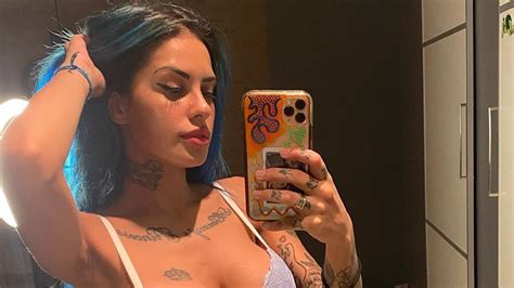 Tati Zaqui Posa Al A Do Biqu Ni Caidinho E Sensualiza