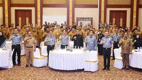 Gubernur Ansar Ahmad Terima Penghargaan Sebagai Kolaborator Dan Pembina