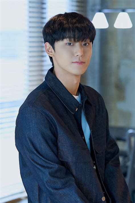 Lee Do Hyun Describes How He Addresses His Sunbae Girlfriend Lim Ji
