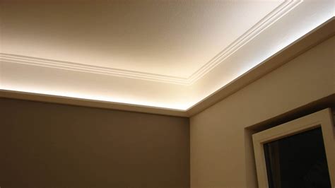 Indirekte Deckenbeleuchtung Mit LED Stuckleisten Und Lichtvouten