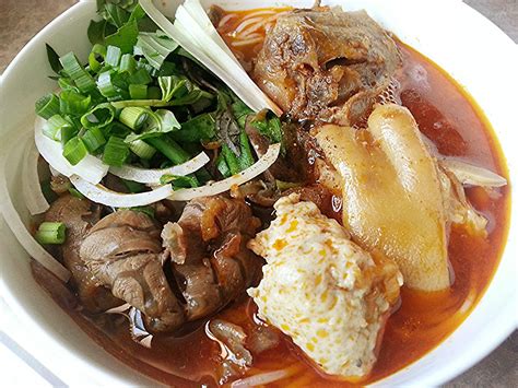 Cách nấu món bún bò Góc Huế chuẩn vị thơm ngon vinafood net