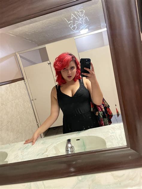 Mirror Selfie F 20 Rselfie