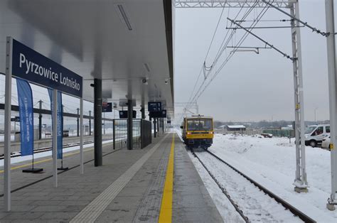 Ruszyła kolej do lotniska w Pyrzowicach Podróże z Hubertem