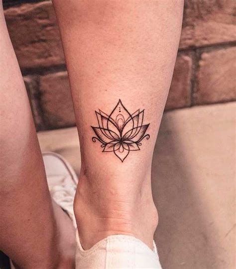 Tatuajes flor de loto Significado y mejores diseños