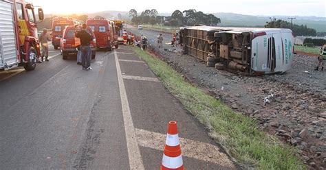 G1 Acidente ônibus na BR 376 mata 2 pessoas e fere mais de 30 no