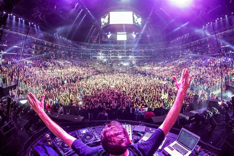 Top Dj In The World The Ultimate Guide For