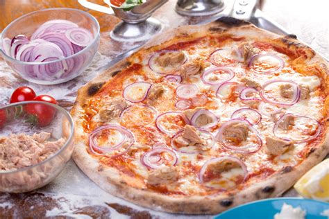 Pizza Tonno E Cipolla La Ricetta Per Preparare La Pizza Tonno E Cipolla