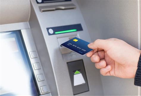 Jak wypłacić pieniądze z bankomatu Poradnik krok po kroku Poradnik