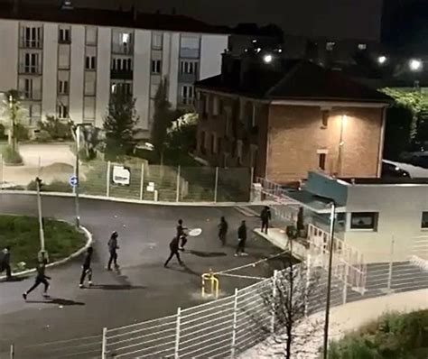 Après une nuit d émeutes à la prison de Fresnes Éric Dupond Moretti se