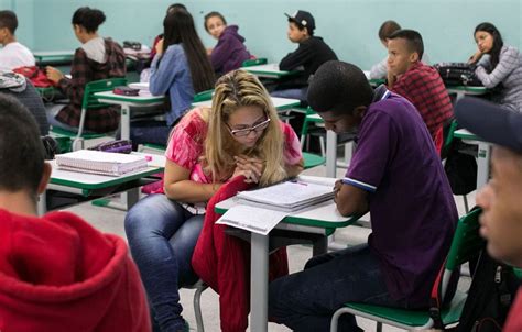 LA SITUACIÓN DE LA EDUCACIÓN CON PERSONAS JÓVENES Y ADULTAS EN AMÉRICA