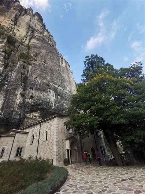 Eremo Di Bismantova Monastero Benedettino Edificato Nel 16 Flickr