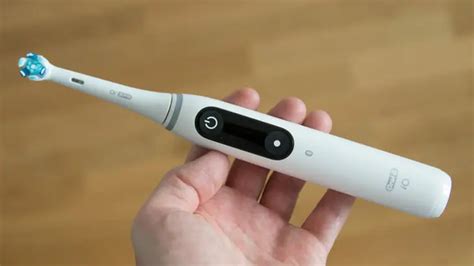 Zähne richtig putzen mit der elektrischen Zahnbürste