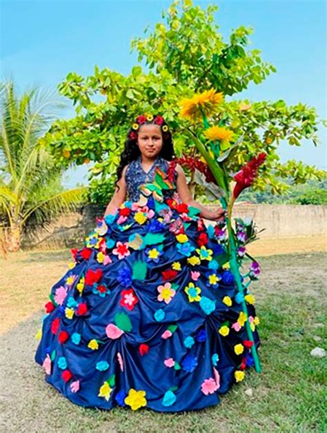 Escolares Eligen La Reina De Las Flores Diario La Tribuna