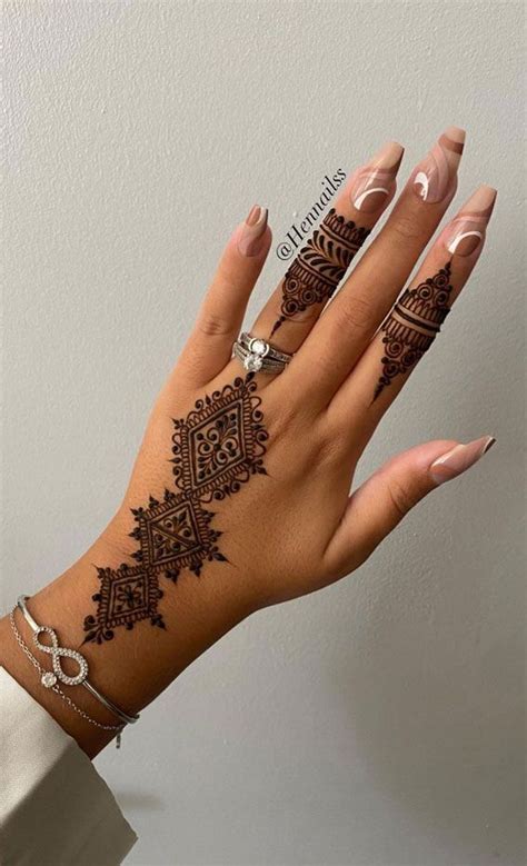 59 Timeless Pattern And Artistry Henna Designs Geometric Nude Nails