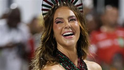 Paolla Oliveira Aposta Em Look Transparente E Bumbum Rouba A Cena