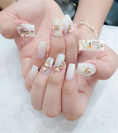 100 Các mẫu móng tay đính đá đẹp Cho những buổi tiệc tuyệt vời