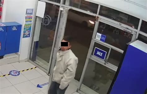 Vecinos de la colonia Provileón San Bernabé atan a ladrón a un poste