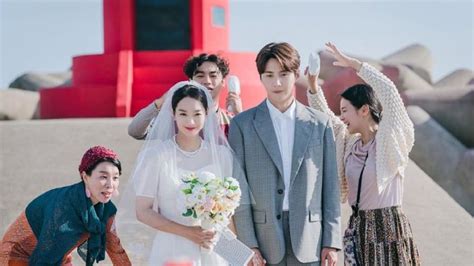 Korean Media Announced That Kim Seon Ho And Shin Min Ah Won The Most