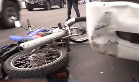 Cipote de 13 años muere tras impactar su moto con un bus MóvilTGU HCH TV