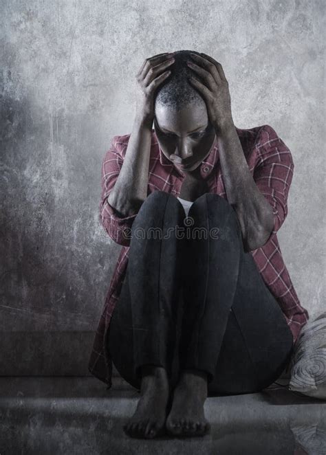 De La Forma De Vida Retrato Dentro Del Afri Negro Triste Y Deprimido