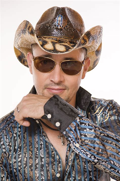Celebrando 14 años de éxito del destacado cantante Polache Honduras