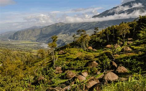 Tempat Wisata Di Papua Yang Terkenal Bams