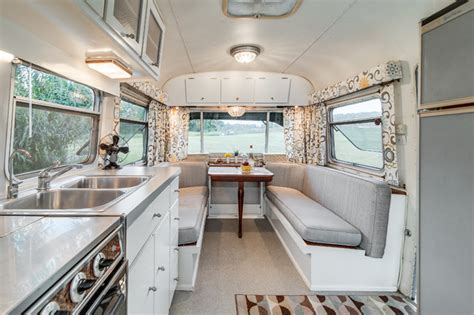 72 Avion Camper Renovation Rétro Salle à Manger Nashville par