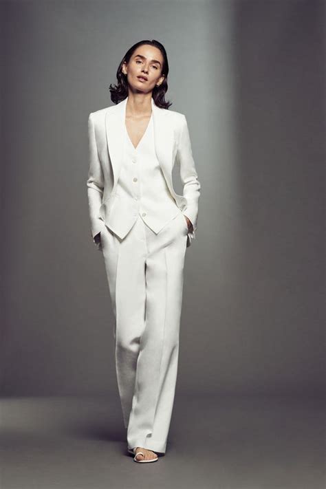 Comment porter le tailleur pantalon Adopter le look masculin féminin chic