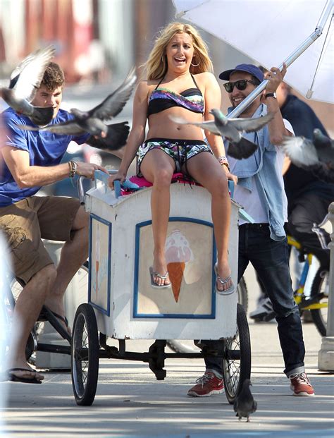 Fashion Of This Week Ashley Tisdale And Sarah Hyland Hot In Bikini At