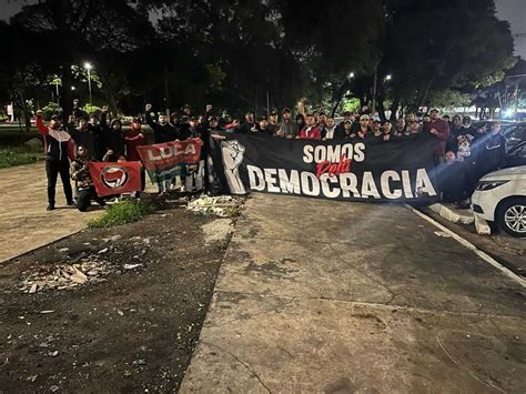 Torcida do Corinthians libera via bloqueada por bolsonaristas Metrópoles