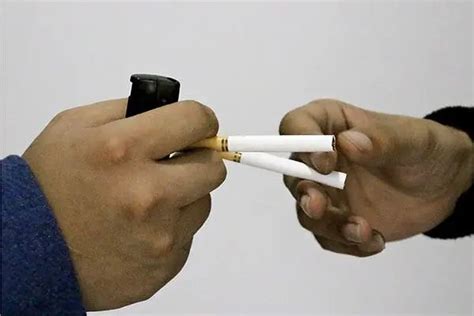 递烟与接烟的礼仪 视点 烟悦网