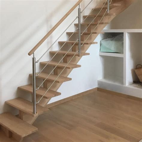 Escalier 1 4 tournant haut à poutre limon central en bois poteaux en