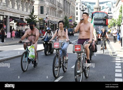 London Uk H August Hundreds Of Naked Cyclists Took To The