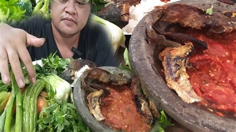 MUKBANG LALAPAN BATANG PEPAYA MENTAH SAMBAL TERASI IKAN LELE YouTube