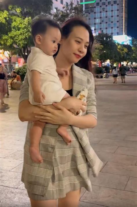 Vợ chồng đại gia phố núi Cường Đôla Đàm Thu Trang tự chăm hai con