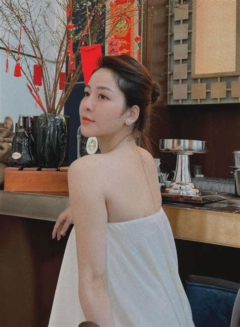 Lâu lắm mới thấy hot girl Trâm Anh tung ảnh bikini body được khen nức nở