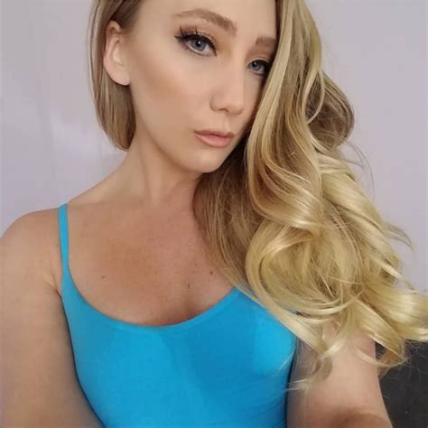 Pin Em Ajapplegate Danielle Corin