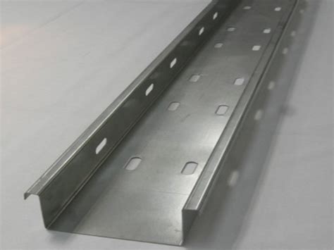 Canaleta Para Cables X Mm De Metros Con Adhesivo Y Retenedor