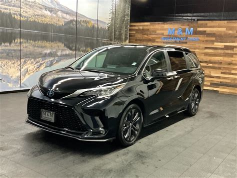 2022 Toyota Sienna XSE 7 Passenger MiniVan HYBRID 1 900 MILES LIKE