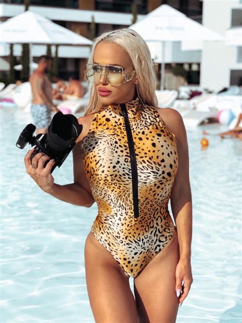 Hot Sexy Anda Adam Bikini Pics