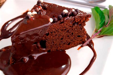 Receta Casera para Preparar una Rica Torta Húmeda de Chocolate